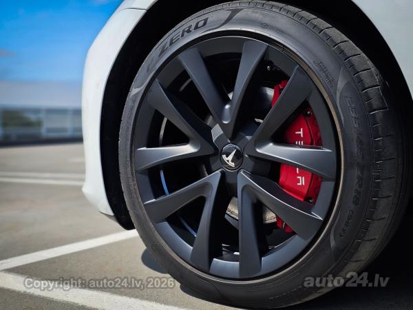 Balts Tesla Model 3 2021 Tallina, ar dzinēja tilpumu 0.00 L un nobraukumu 91 tūkst. km par 29000 €, foto 9 vietnē AUTOMOTO.COM.LV