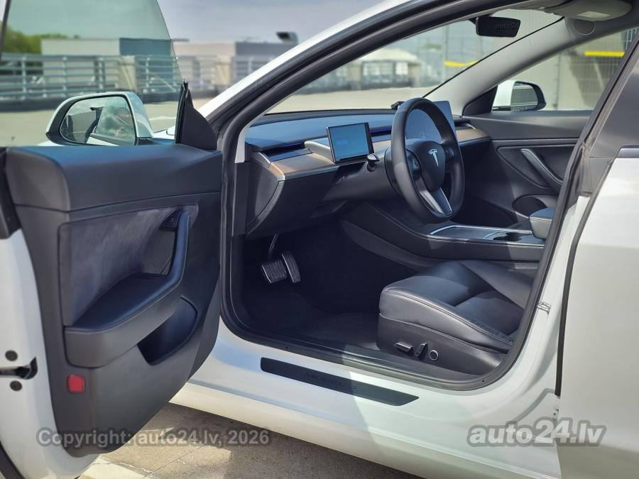 Balts Tesla Model 3 2021 Tallina, ar dzinēja tilpumu 0.00 L un nobraukumu 91 tūkst. km par 29000 €, foto 17 vietnē AUTOMOTO.COM.LV