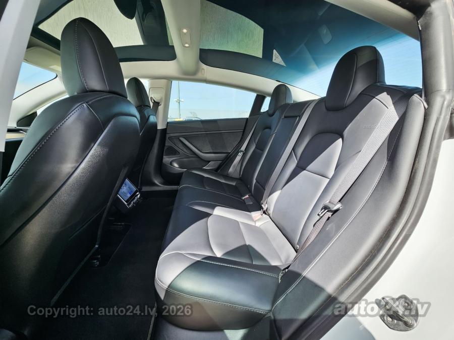 Balts Tesla Model 3 2021 Tallina, ar dzinēja tilpumu 0.00 L un nobraukumu 91 tūkst. km par 29000 €, foto 20 vietnē AUTOMOTO.COM.LV