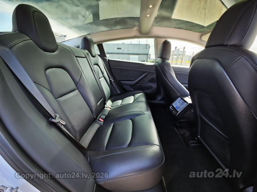 Balts Tesla Model 3 2021 Tallina, ar dzinēja tilpumu 0.00 L un nobraukumu 91 tūkst. km par 29000 €, foto 22 vietnē AUTOMOTO.COM.LV