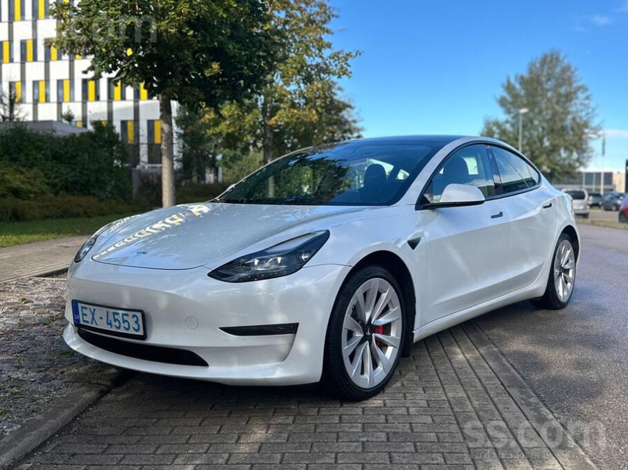Balts Tesla Model 3 2021 Rīga, ar dzinēja tilpumu 0.00 L un nobraukumu 113 tūkst. km par 25000 €, foto 1 vietnē AUTOMOTO.COM.LV