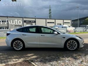 Balts Tesla Model 3 2021 Rīga, ar dzinēja tilpumu 0.00 L un nobraukumu 113 tūkst. km par 25000 €, foto 5 vietnē AUTOMOTO.COM.LV