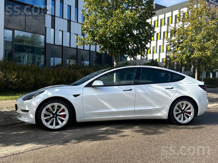 Balts Tesla Model 3 2021 Rīga, ar dzinēja tilpumu 0.00 L un nobraukumu 113 tūkst. km par 25000 €, foto 9 vietnē AUTOMOTO.COM.LV