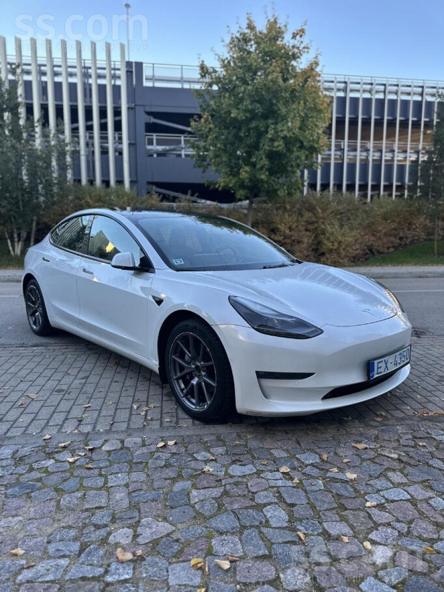 Balts Tesla Model 3 2021 Rīga, ar dzinēja tilpumu 0.00 L un nobraukumu 131 tūkst. km par 24000 €, foto 4 vietnē AUTOMOTO.COM.LV