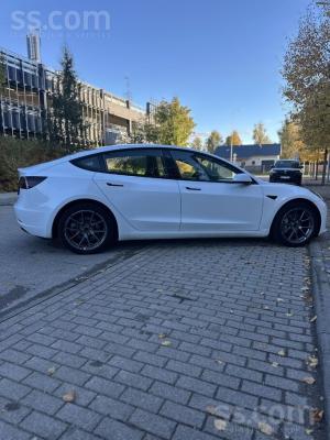 Balts Tesla Model 3 2021 Rīga, ar dzinēja tilpumu 0.00 L un nobraukumu 131 tūkst. km par 24000 €, foto 5 vietnē AUTOMOTO.COM.LV