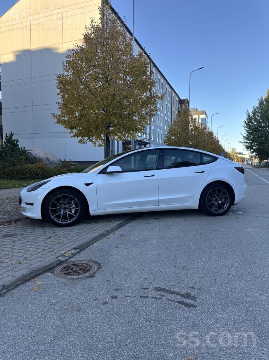 Balts Tesla Model 3 2021 Rīga, ar dzinēja tilpumu 0.00 L un nobraukumu 131 tūkst. km par 24000 €, foto 9 vietnē AUTOMOTO.COM.LV