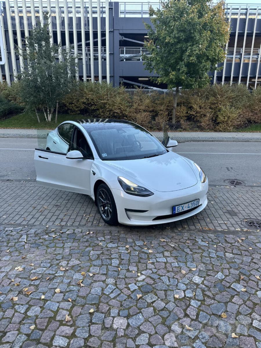 Balts Tesla Model 3 2021 Rīga, ar dzinēja tilpumu 0.00 L un nobraukumu 131 tūkst. km par 24000 €, foto 12 vietnē AUTOMOTO.COM.LV