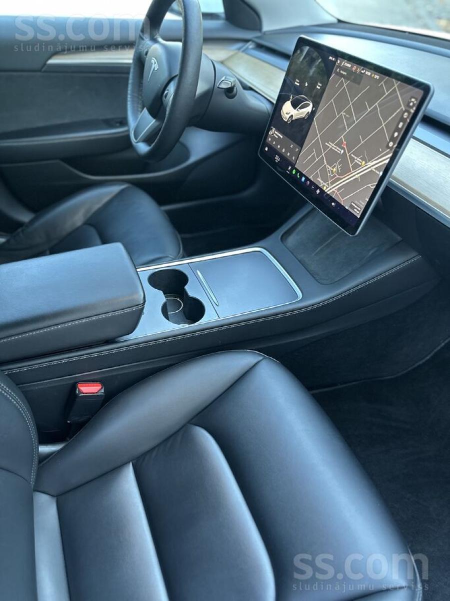 Balts Tesla Model 3 2021 Rīga, ar dzinēja tilpumu 0.00 L un nobraukumu 131 tūkst. km par 24000 €, foto 20 vietnē AUTOMOTO.COM.LV