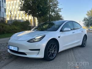 Balts Tesla Model 3 2021 Rīga, ar dzinēja tilpumu 0.00 L un nobraukumu 104 tūkst. km par 21000 €, foto  vietnē AUTOMOTO.COM.LV