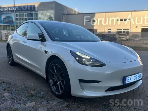 Белый Тесла Модель 3 2021 в Рига, объемом двигателя 0.00 л и пробегом 104 тыс. км за 21000 €, фото 3 на AUTOMOTO.COM.LV
