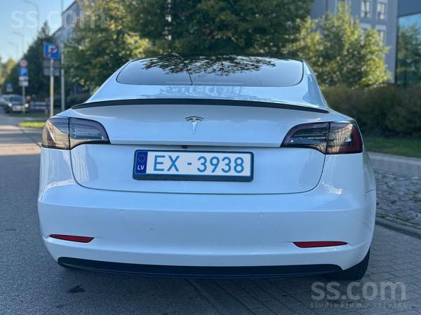 Белый Тесла Модель 3 2021 в Рига, объемом двигателя 0.00 л и пробегом 104 тыс. км за 21000 €, фото 6 на AUTOMOTO.COM.LV