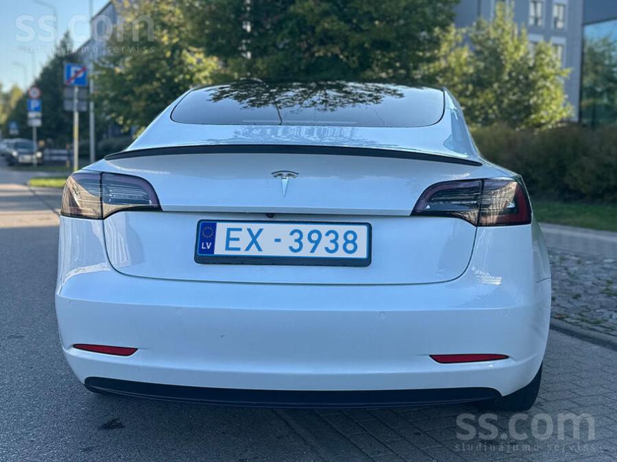 Белый Тесла Модель 3 2021 в Рига, объемом двигателя 0.00 л и пробегом 104 тыс. км за 21000 €, фото 7 на AUTOMOTO.COM.LV