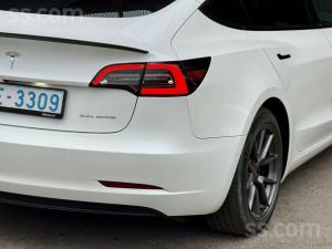 Balts Tesla Model 3 2021 Cēsis, ar dzinēja tilpumu 0.00 L un nobraukumu 129 tūkst. km par 26900 €, foto 4 vietnē AUTOMOTO.COM.LV