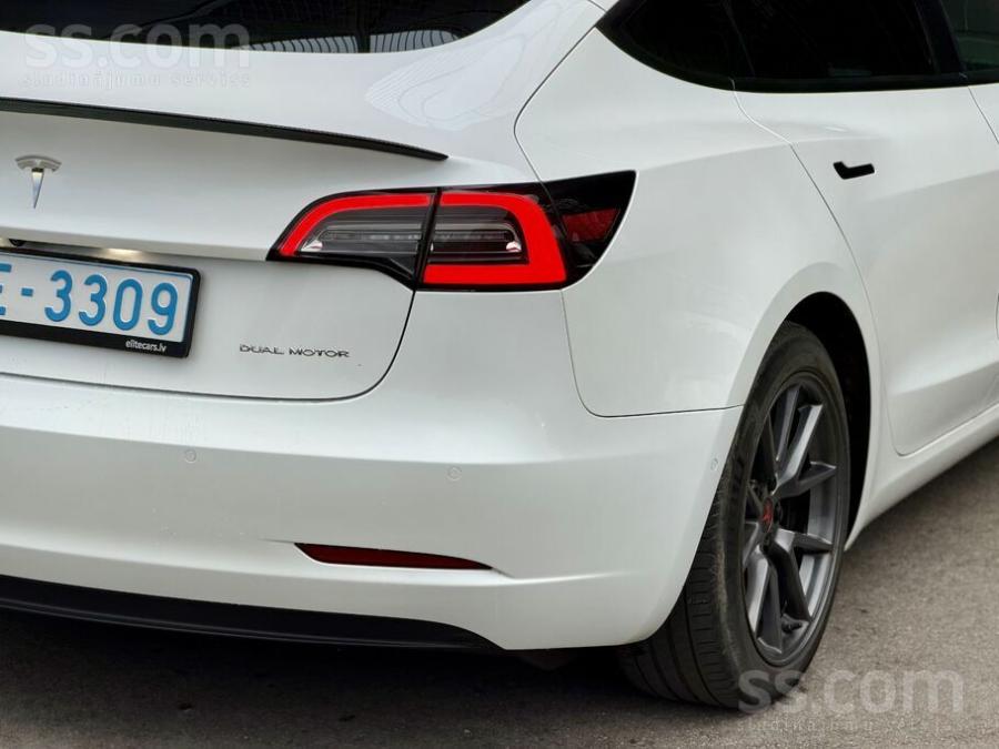 Balts Tesla Model 3 2021 Cēsis, ar dzinēja tilpumu 0.00 L un nobraukumu 129 tūkst. km par 26900 €, foto 4 vietnē AUTOMOTO.COM.LV