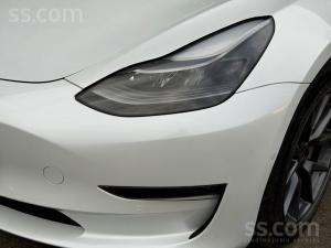 Balts Tesla Model 3 2021 Cēsis, ar dzinēja tilpumu 0.00 L un nobraukumu 129 tūkst. km par 26900 €, foto 5 vietnē AUTOMOTO.COM.LV