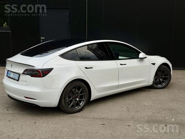 Balts Tesla Model 3 2021 Cēsis, ar dzinēja tilpumu 0.00 L un nobraukumu 129 tūkst. km par 26900 €, foto 6 vietnē AUTOMOTO.COM.LV