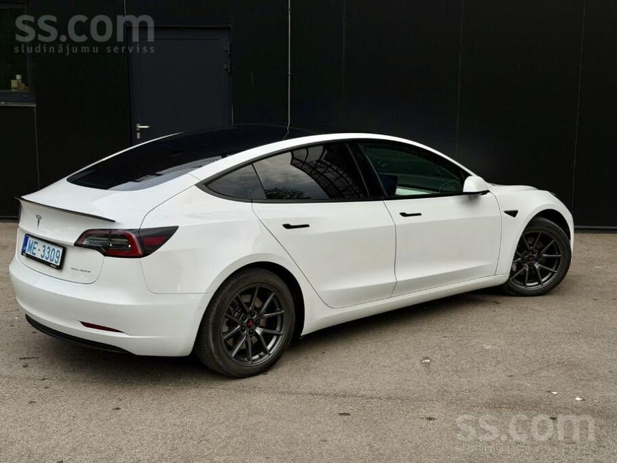 Balts Tesla Model 3 2021 Cēsis, ar dzinēja tilpumu 0.00 L un nobraukumu 129 tūkst. km par 26900 €, foto 7 vietnē AUTOMOTO.COM.LV