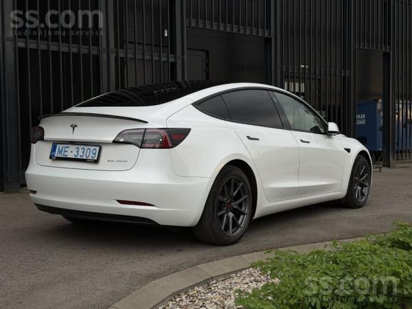 Balts Tesla Model 3 2021 Cēsis, ar dzinēja tilpumu 0.00 L un nobraukumu 129 tūkst. km par 26900 €, foto 8 vietnē AUTOMOTO.COM.LV