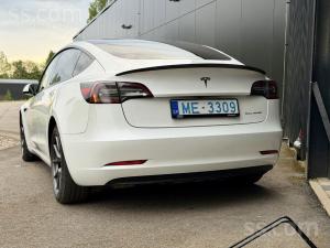 Balts Tesla Model 3 2021 Cēsis, ar dzinēja tilpumu 0.00 L un nobraukumu 129 tūkst. km par 26900 €, foto 10 vietnē AUTOMOTO.COM.LV