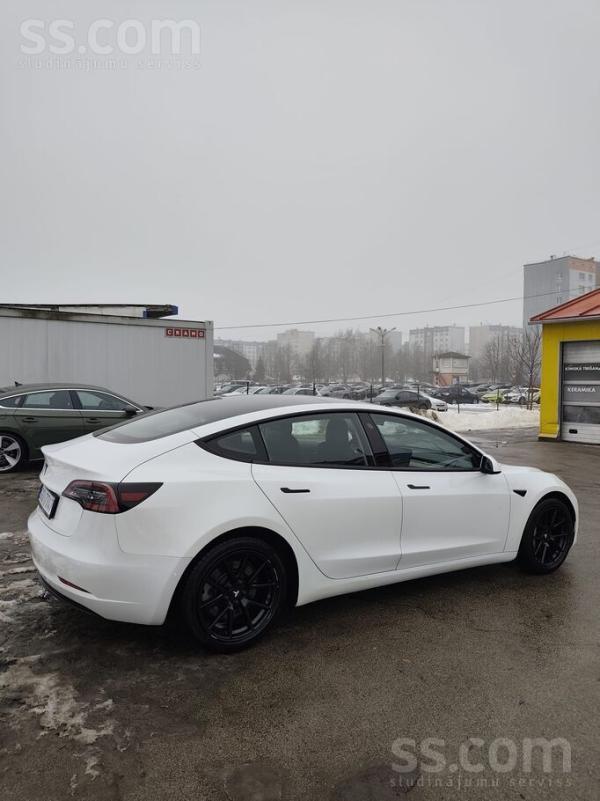 Balts Tesla Model 3 2021 Rīga, ar dzinēja tilpumu 0.00 L un nobraukumu 93 tūkst. km par 25399 €, foto 4 vietnē AUTOMOTO.COM.LV