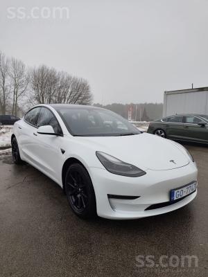 White Tesla Model 3 2021 in Riga, with an engine capacity of 0.00 L and mileage of 93 thousand km for 25399 €, photo 11 on AUTOMOTO.COM.LV
