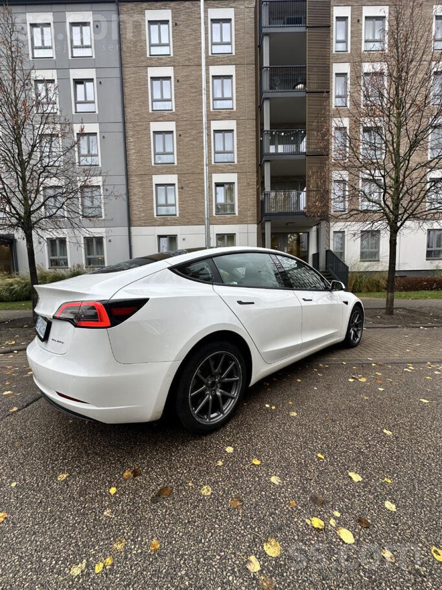 White Tesla Model 3 2021 in Riga, with an engine capacity of 0.00 L and mileage of 129 thousand km for 24000 €, photo 6 on AUTOMOTO.COM.LV