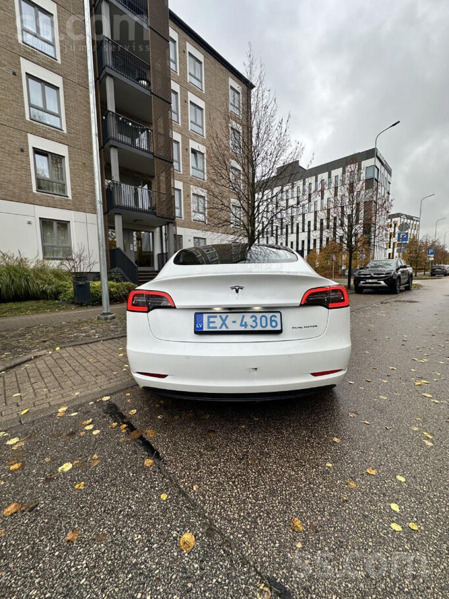White Tesla Model 3 2021 in Riga, with an engine capacity of 0.00 L and mileage of 129 thousand km for 24000 €, photo 7 on AUTOMOTO.COM.LV