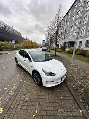 White Tesla Model 3 2021 in Riga, with an engine capacity of 0.00 L and mileage of 129 thousand km for 24000 €, photo 11 on AUTOMOTO.COM.LV