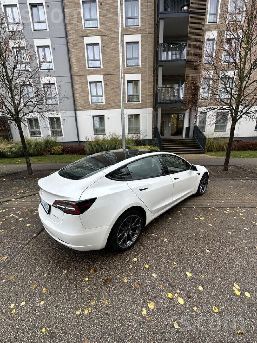 White Tesla Model 3 2021 in Riga, with an engine capacity of 0.00 L and mileage of 129 thousand km for 24000 €, photo 12 on AUTOMOTO.COM.LV