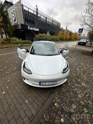 White Tesla Model 3 2021 in Riga, with an engine capacity of 0.00 L and mileage of 129 thousand km for 24000 €, photo 15 on AUTOMOTO.COM.LV
