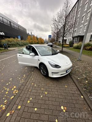 White Tesla Model 3 2021 in Riga, with an engine capacity of 0.00 L and mileage of 129 thousand km for 24000 €, photo 16 on AUTOMOTO.COM.LV