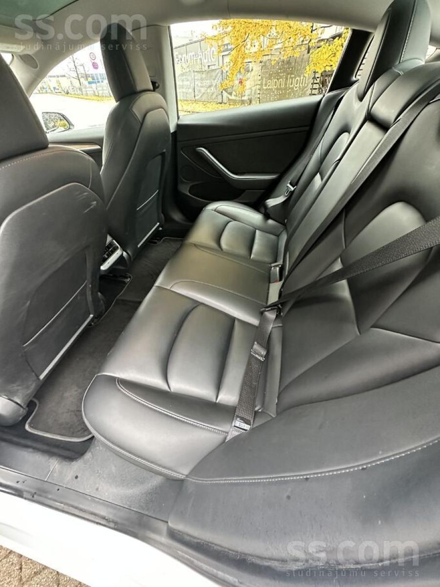 White Tesla Model 3 2021 in Riga, with an engine capacity of 0.00 L and mileage of 129 thousand km for 24000 €, photo 19 on AUTOMOTO.COM.LV