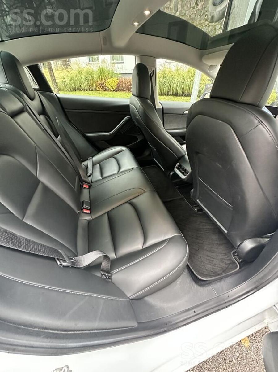 White Tesla Model 3 2021 in Riga, with an engine capacity of 0.00 L and mileage of 129 thousand km for 24000 €, photo 20 on AUTOMOTO.COM.LV
