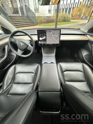 White Tesla Model 3 2021 in Riga, with an engine capacity of 0.00 L and mileage of 129 thousand km for 24000 €, photo 21 on AUTOMOTO.COM.LV
