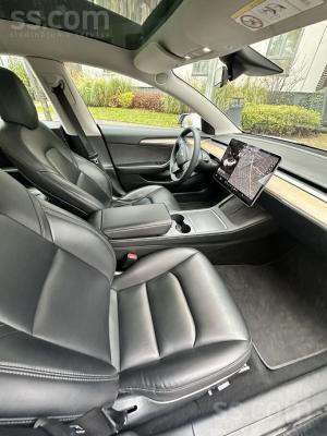 White Tesla Model 3 2021 in Riga, with an engine capacity of 0.00 L and mileage of 129 thousand km for 24000 €, photo 23 on AUTOMOTO.COM.LV