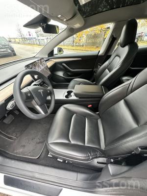 White Tesla Model 3 2021 in Riga, with an engine capacity of 0.00 L and mileage of 129 thousand km for 24000 €, photo 25 on AUTOMOTO.COM.LV