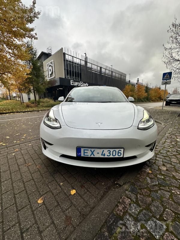 Balts Tesla Model 3 2021 Rīga, ar dzinēja tilpumu 0.00 L un nobraukumu 130 tūkst. km par 23750 €, foto 2 vietnē AUTOMOTO.COM.LV