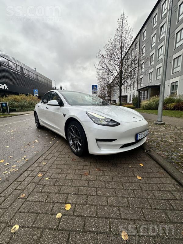 Balts Tesla Model 3 2021 Rīga, ar dzinēja tilpumu 0.00 L un nobraukumu 130 tūkst. km par 23750 €, foto 3 vietnē AUTOMOTO.COM.LV