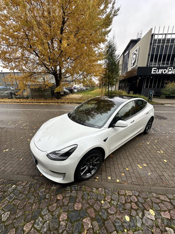 Balts Tesla Model 3 2021 Rīga, ar dzinēja tilpumu 0.00 L un nobraukumu 130 tūkst. km par 23750 €, foto 9 vietnē AUTOMOTO.COM.LV