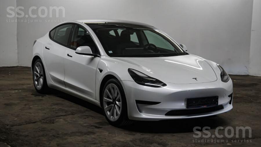 White Tesla Model 3 2021 in Riga, with an engine capacity of 0.00 L and mileage of 63 thousand km for 24500 €, photo 3 on AUTOMOTO.COM.LV