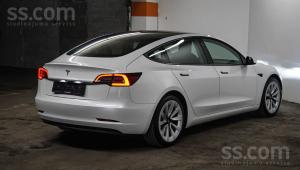 White Tesla Model 3 2021 in Riga, with an engine capacity of 0.00 L and mileage of 63 thousand km for 24500 €, photo 5 on AUTOMOTO.COM.LV
