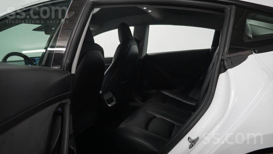 White Tesla Model 3 2021 in Riga, with an engine capacity of 0.00 L and mileage of 63 thousand km for 24500 €, photo 7 on AUTOMOTO.COM.LV