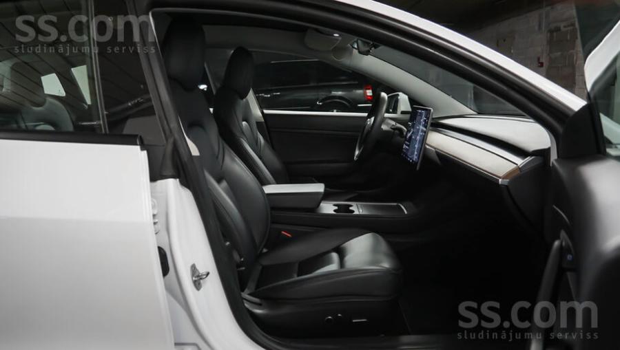 White Tesla Model 3 2021 in Riga, with an engine capacity of 0.00 L and mileage of 63 thousand km for 24500 €, photo 10 on AUTOMOTO.COM.LV