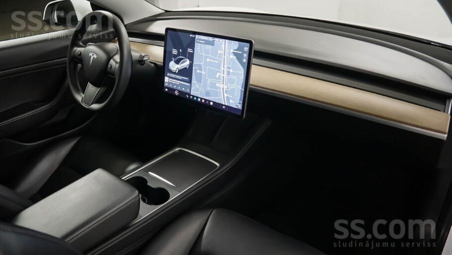 White Tesla Model 3 2021 in Riga, with an engine capacity of 0.00 L and mileage of 63 thousand km for 24500 €, photo 11 on AUTOMOTO.COM.LV