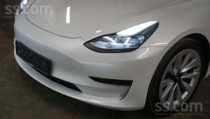 White Tesla Model 3 2021 in Riga, with an engine capacity of 0.00 L and mileage of 63 thousand km for 24500 €, photo 21 on AUTOMOTO.COM.LV