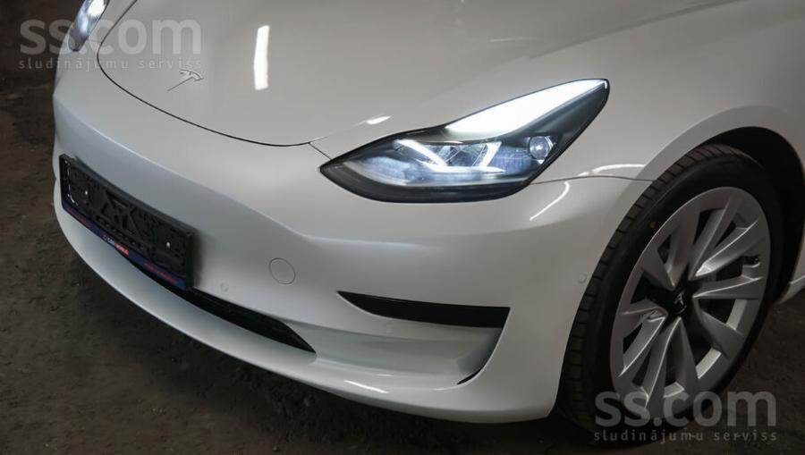 White Tesla Model 3 2021 in Riga, with an engine capacity of 0.00 L and mileage of 63 thousand km for 24500 €, photo 21 on AUTOMOTO.COM.LV