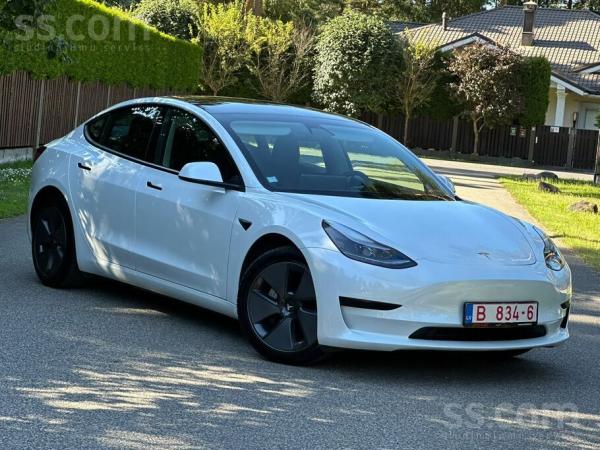 Белый Тесла Модель 3 2021 в Рига, объемом двигателя 0.00 л и пробегом 100 тыс. км за 24990 €, фото 3 на AUTOMOTO.COM.LV