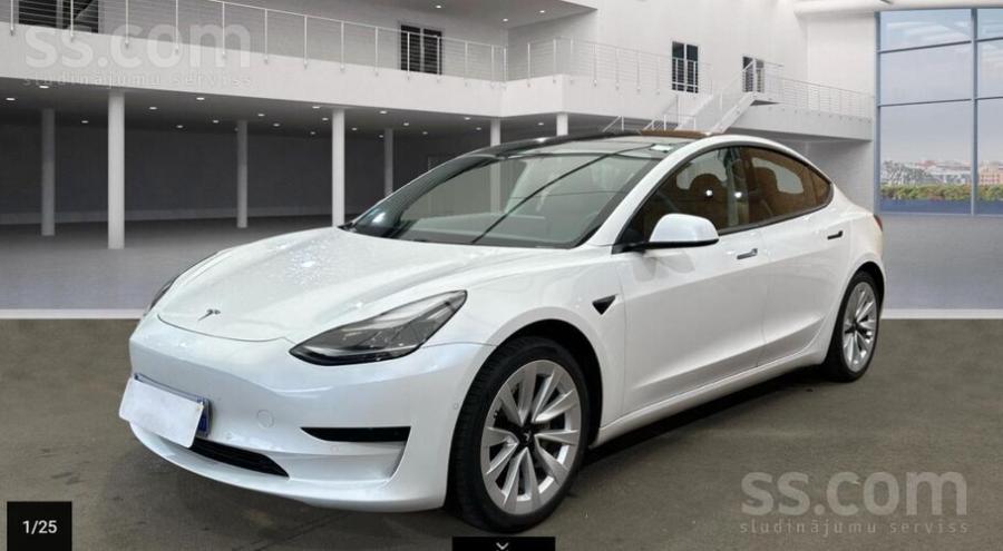 White Tesla Model 3 2021 in Riga, with an engine capacity of 0.00 L and mileage of 68 thousand km for 26250 €, photo 1 on AUTOMOTO.COM.LV