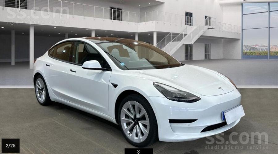 White Tesla Model 3 2021 in Riga, with an engine capacity of 0.00 L and mileage of 68 thousand km for 26250 €, photo 4 on AUTOMOTO.COM.LV
