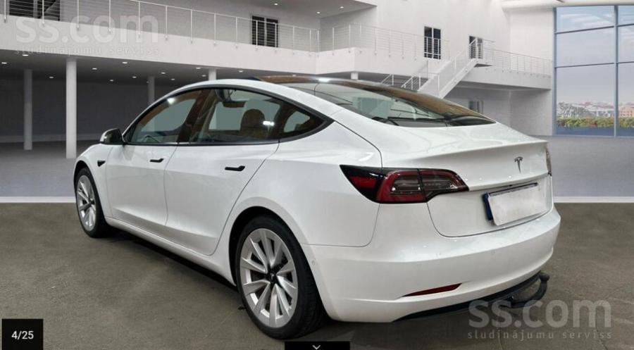 White Tesla Model 3 2021 in Riga, with an engine capacity of 0.00 L and mileage of 68 thousand km for 26250 €, photo 5 on AUTOMOTO.COM.LV